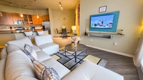 Galleria Luxury Stay Pool Gym Stunning Views - Stafford, TX