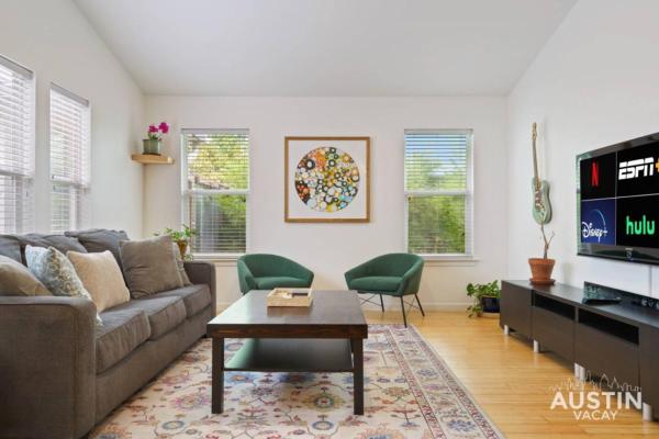 South Congress Living W Gorgeous Porch And Backyard - Austin, TX