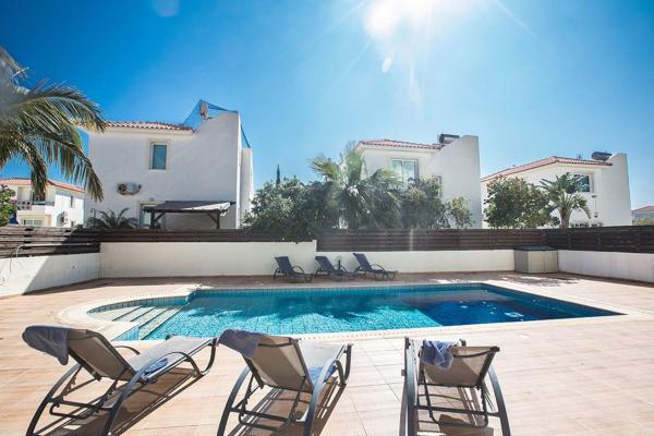 Apt Pernera Dyo - Modern 2 Bedroom Pernera Apt With Communal Pool - Close To All Amenities - Famagusta