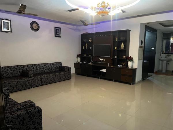 Grand City Retreat 4bhk Balcony Bliss In Manikonda - Hyderabad