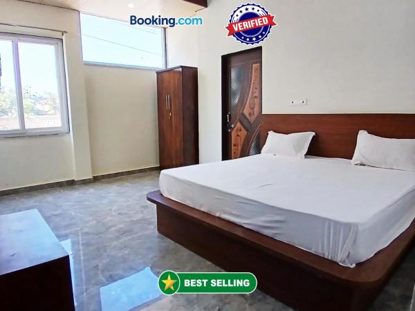 Hotel Braj Nikunj ! Near New Rangj Ji Temple, Prem Mandir, Isckon Temple ! Fully Air Conditioned And Prime Located Place - Vrindavan