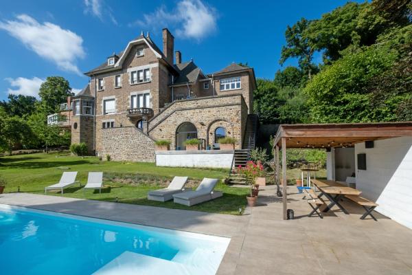 Le Castel Mosan - Namen