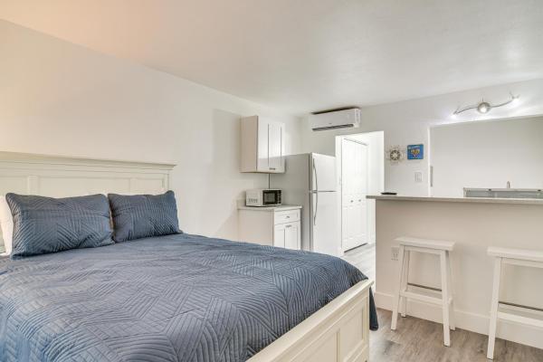 Tropical Pass-a-grille Gem W/ Direct Beach Access! - St. Pete Beach, FL