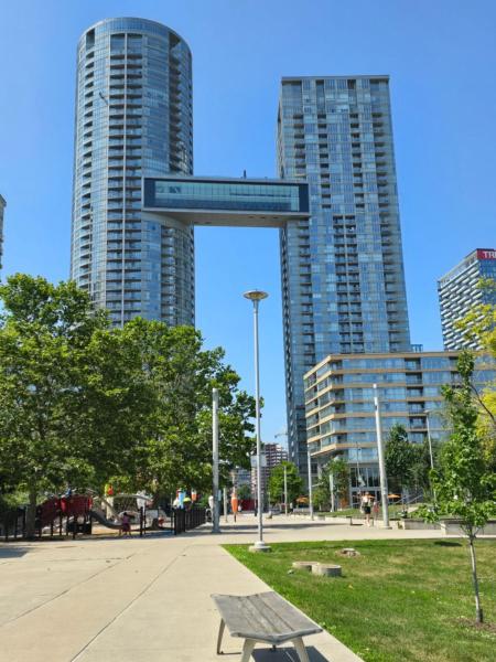 Downtown Toronto Condo, Free Indoor Parking With Amazing View - Toronto