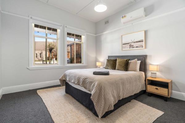 Incredible Location 2 Bed Cbd Dream - Orange