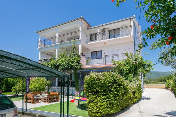 Apartments With Parking Space Kastel Stafilic, Kastela - 21948 - Split