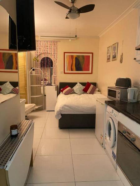 Stunning Ground Floor Studio In Hounslow Near Heathrow Airport - Hayes
