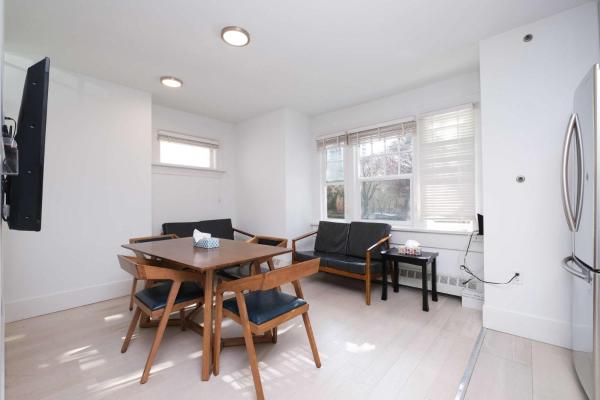 Elegant Condo In The Heart Of Downtown - North Vancouver