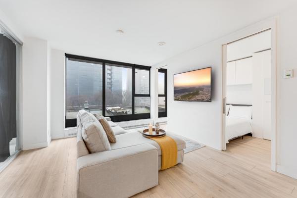 Luxury Meets Convenience 2br Apartment At Hornby And Helmcken - Vancouver