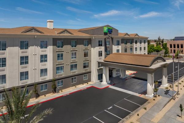 Holiday Inn Express & Suites Fresno River Park Hwy 41 By Ihg - Fresno, CA