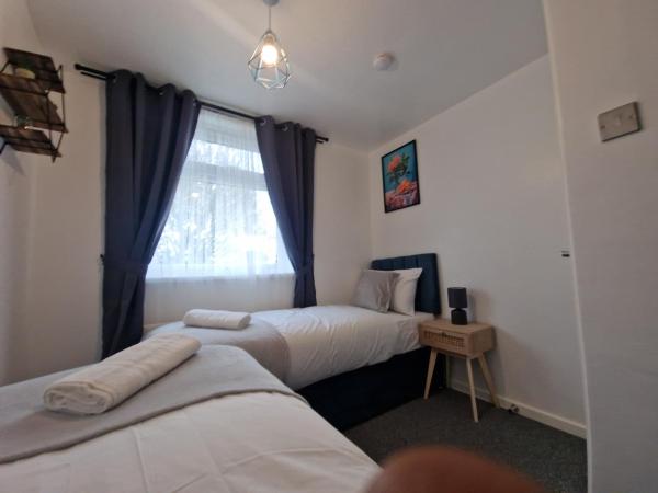 Spacious 4bedroom Home Sleeps 7 With 2 Full Baths - Newcastle upon Tyne