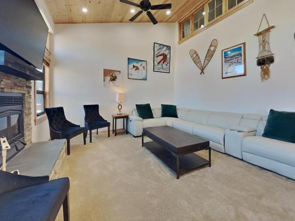 Spacious 3 Br Condo With Loft - California