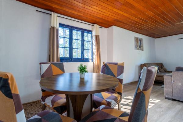 Casa Com Wi-fi E Garagem A 400m Do Museu Imperial - Petrópolis