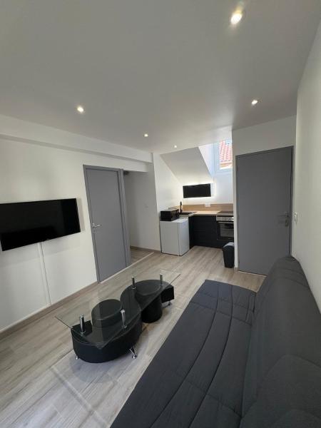 Appartement Rénové En Centre-ville Avec Terrasse - La Cavalerie