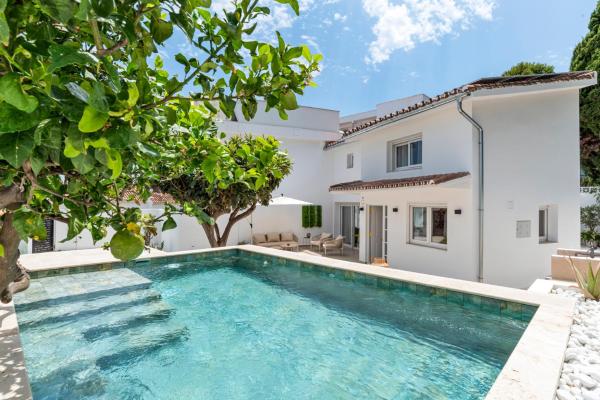 Benalmadena Beach Villa-luxe New 5br Heated Pool & Bbq Kitchen At Prime Location Near Puerto Marina & Beach - Torremolinos
