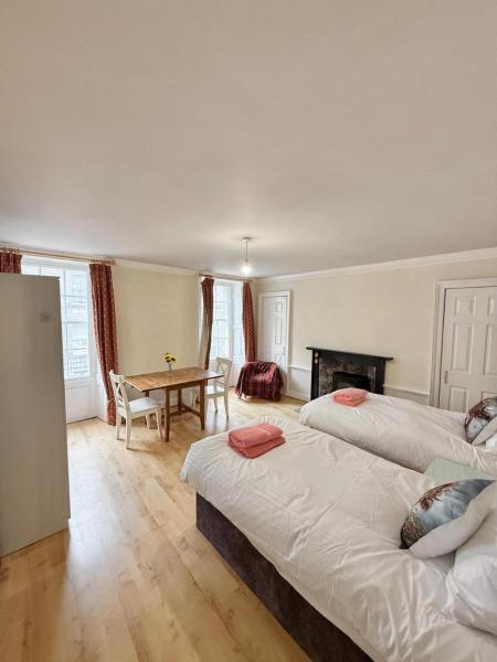 1st Floor Flat In Centre Location - Edinburgh