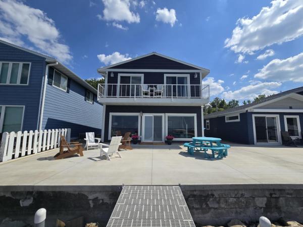 Awave From It All Lakefront On Big Spirit Lake - East Okoboji Lake, IA