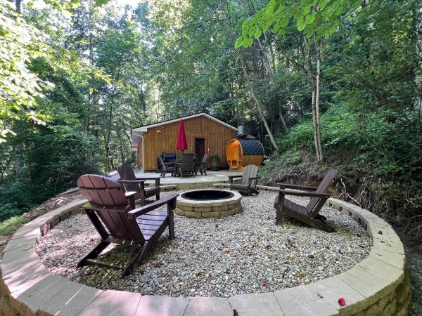 Burton Ridge Cabin - Hocking Hills State Park, OH