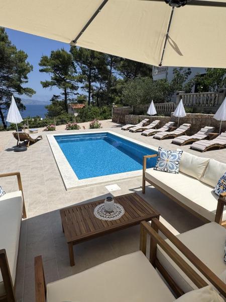 Apartments And Room Villa Makaj - Jelsa