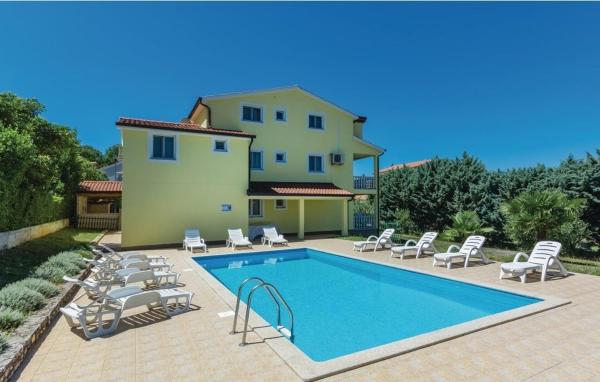 Family-friendly Apartments With Swimming Pool Valkarin, Porec - 24238 - Poreč