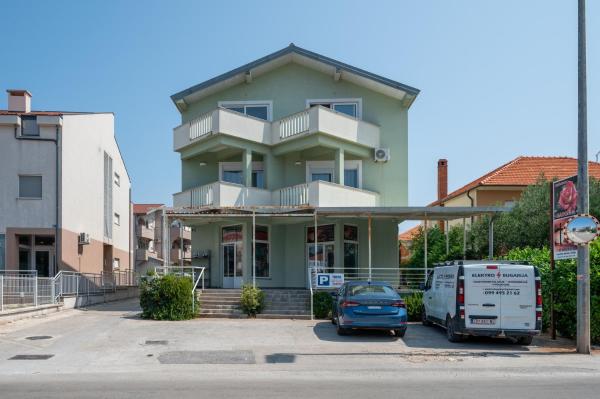 Apartments With Parking Spaces Zadar - 24646 - Zadar