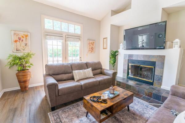Kids Friendly Ranch,jaccuzzi Tub,walk To Food Lion,restaurant, Keurig , Sleep Noise Machine,,crib,5g - Apex, NC