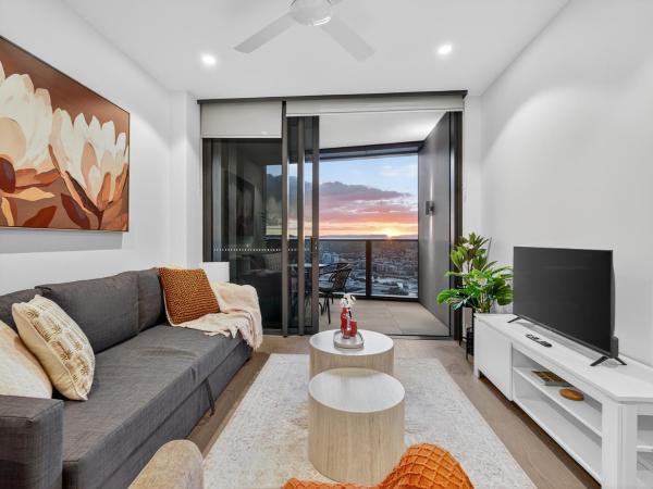 River Glow At Queens Wharf Level 43 Including Parking, Pool, And Views - Milton, Australia