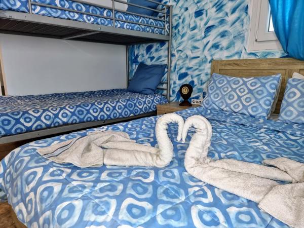 Hostel Pleasure Black Beach Parissa Santorini - Santorini