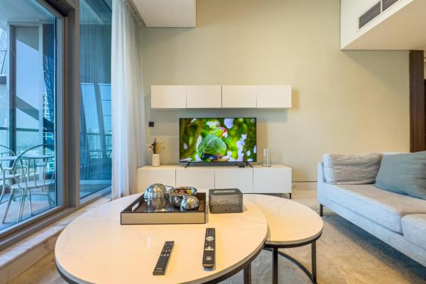 Summer 1br Sanctuary L Balcony With Canal & City View L Downtown L Near Dubai Mall - Dubai