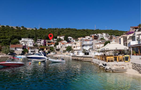 Awesome Apartment In Duboka With House Sea View - Neum