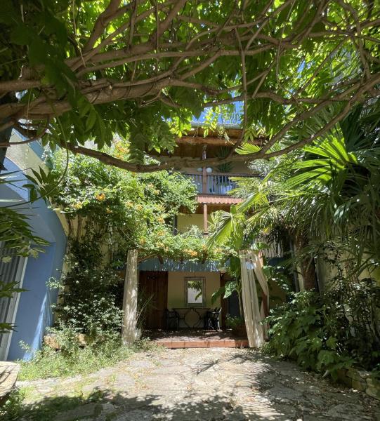 Autour D'une Toile - Limoux