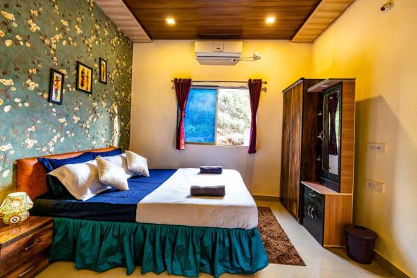 Luxurious Villa With Valley View From Pool Area - Mahabaleshwar