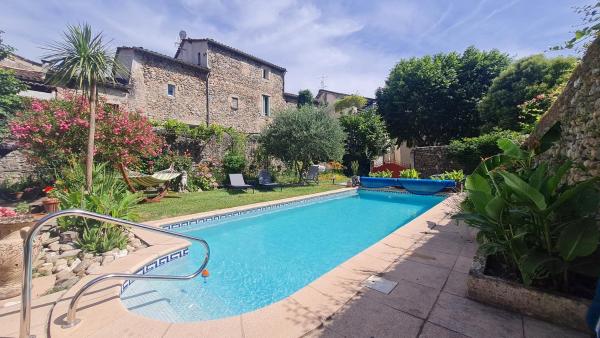 St Jean Du Gard : Spacious Apartment With Use Of Pool - Saint-Jean-du-Gard