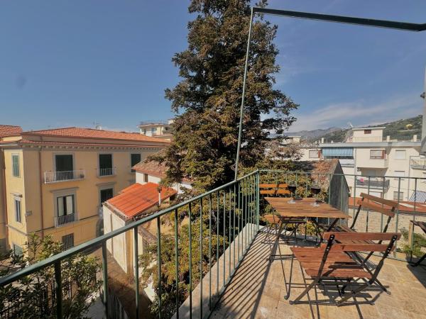 Cottage Fabrizio Apartment Surrounded By Greenery In The Center - Sorrento