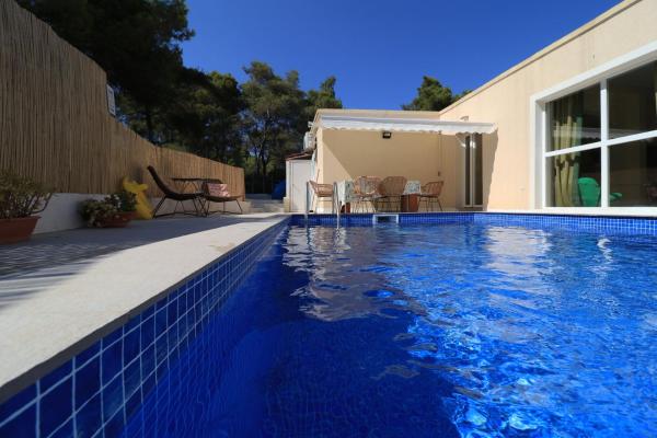 House Leta Cozy Hideaway With Pool - Vis