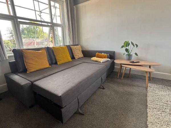 2 Bed Apartment - Sleeps 6 - Free Wifi & Parking - Yeovil