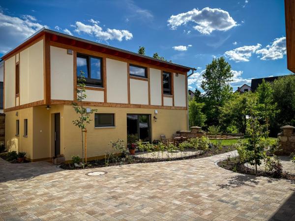Amber Ferienhain - Ferienhaus 'Magnolie' Mit Verwunschenem Garten & Privater Sauna - Bayern