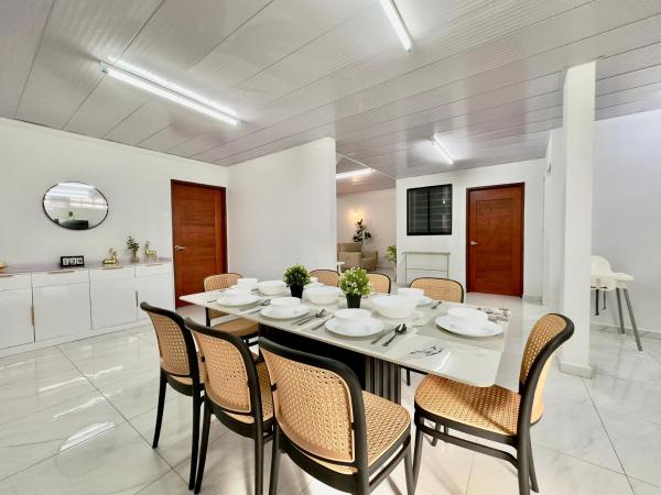 Spacious 2 Storey Homestay Tanjung Bungah 25pax - Penang
