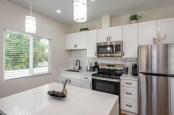 Modern Home Near Downtown San Diego - San Diego, CA