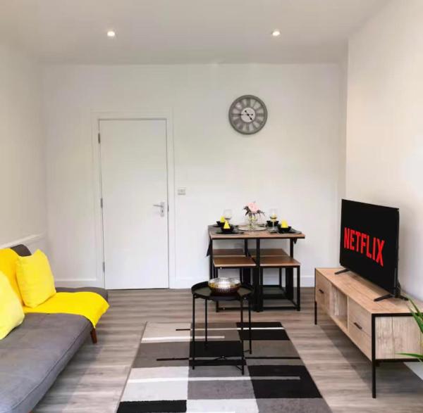 Comfy 4-bed Home In Luton By Stayfolk, Ideal For Contractors - Sleeps 8 - Luton