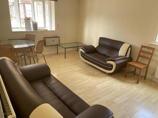 2 Bed Flat - Tw7 4nh - Moffat