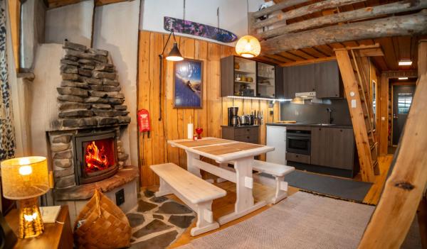 Jussan Luppo - Original Log Cabin, Sauna, Ski 100m - Pelkosenniemi