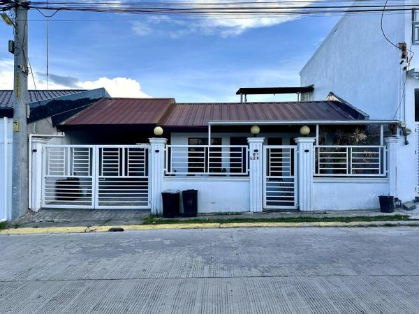 Scarlett Rae Bungalow House With Lake View - Angeles