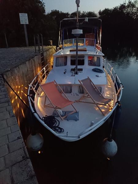 Logement Insolite, Péniche Hollandaise - ibis Cognac