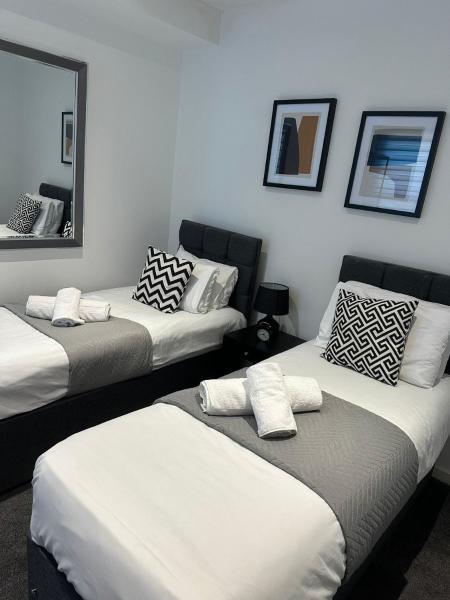 Charming 3-bedroom Watford Flat, Sleeps 8 - Market St - Watford