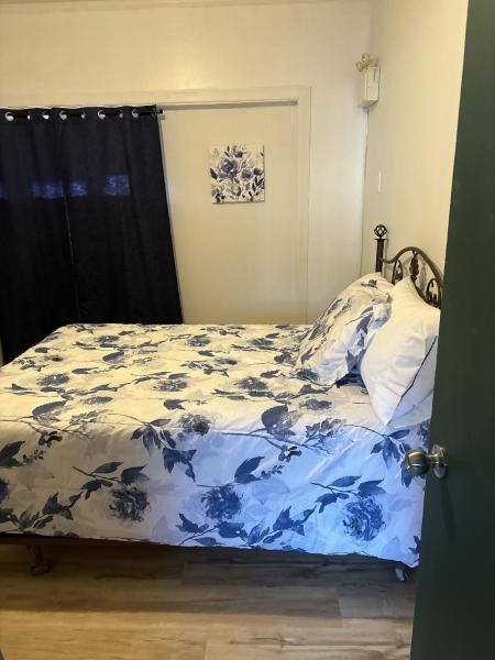 Private Room 5 In A Spacious 5-bedroom Home - La Tuque