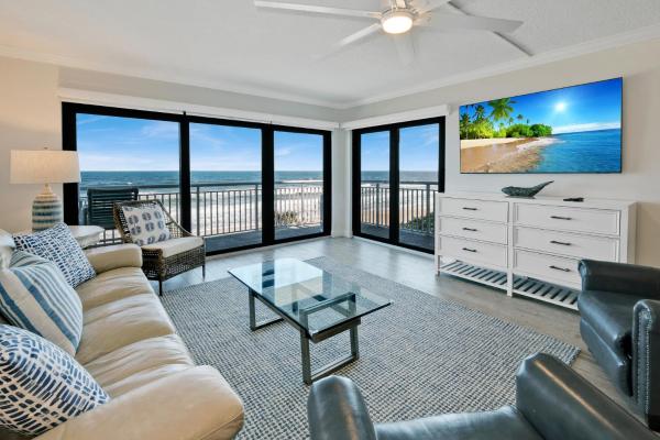 Updated Direct Oceanfront Condo With A Balcony, Beachfront Heated Pool And Beach Access - Edgewater