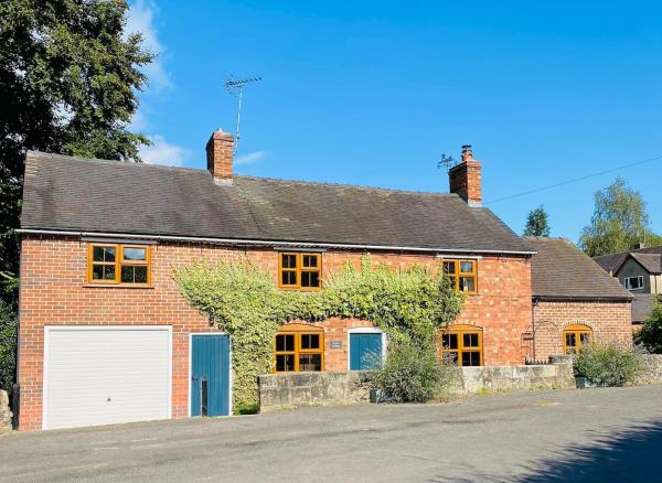 Luxury Village Cottage 5mins From Alton Towers Sleeps 8 - Uttoxeter