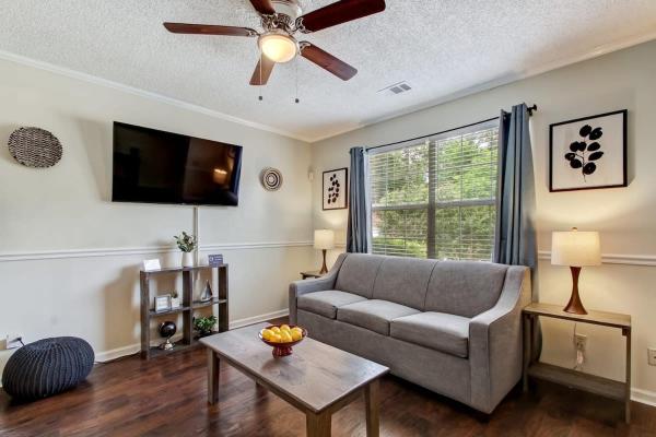 Covered Patio & Fenced Yard! Lovely In Laurelwood - Savannah, GA