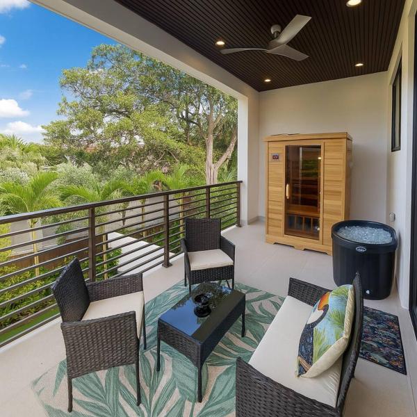Jungle Serene Lux Home With Pool Sauna Ice Bath - Davie, FL